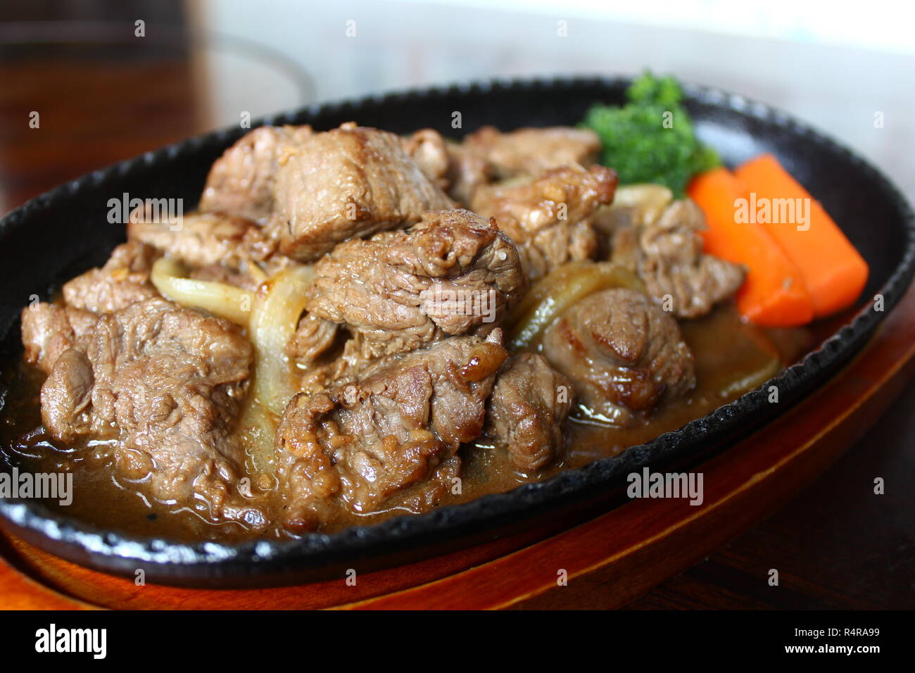 Sauteed beef fillet with black pepper hi-res stock photography and ...
