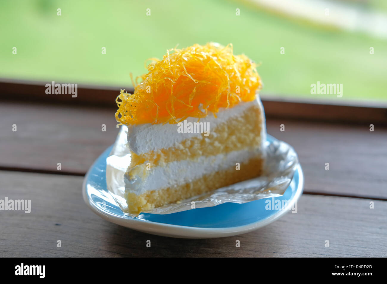 Golden threads thai dessert hi-res stock photography and images - Alamy