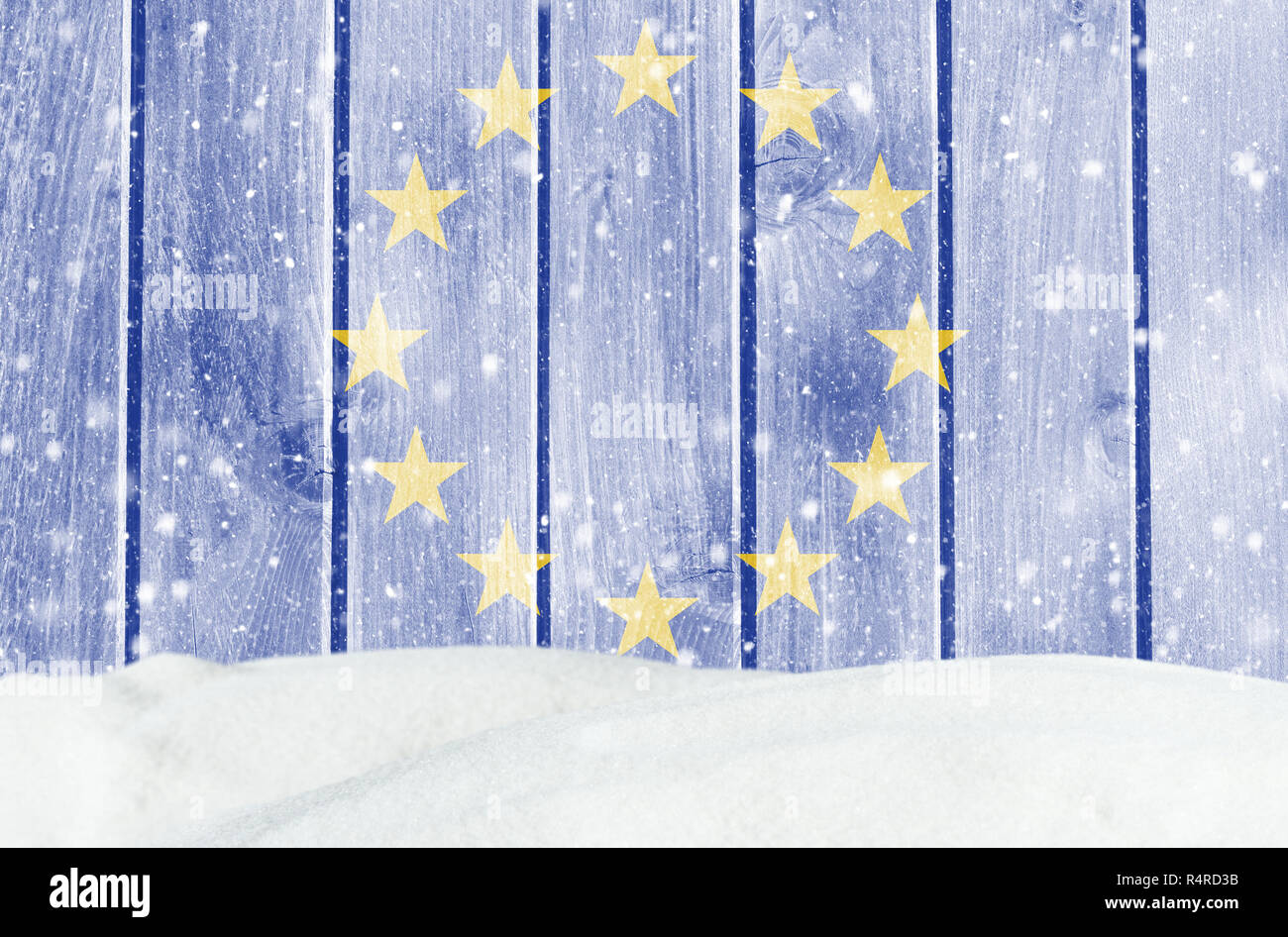 Christmas winter background with wooden wall, falling snow, snowdrift ...