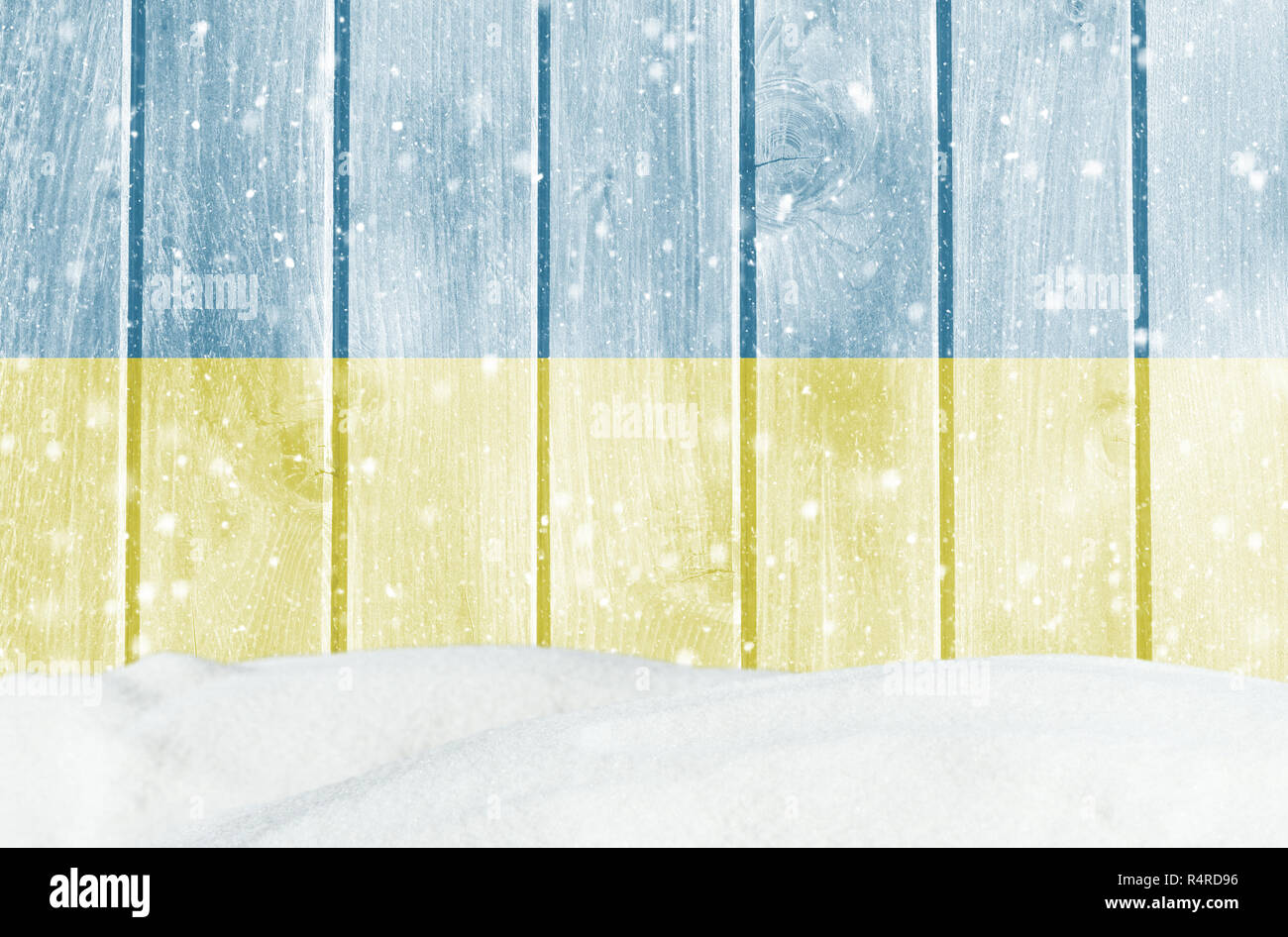 Christmas winter background with wooden wall, falling snow, snowdrift ...
