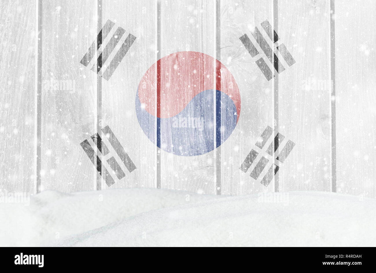 Christmas winter background with wooden wall, falling snow, snowdrift ...