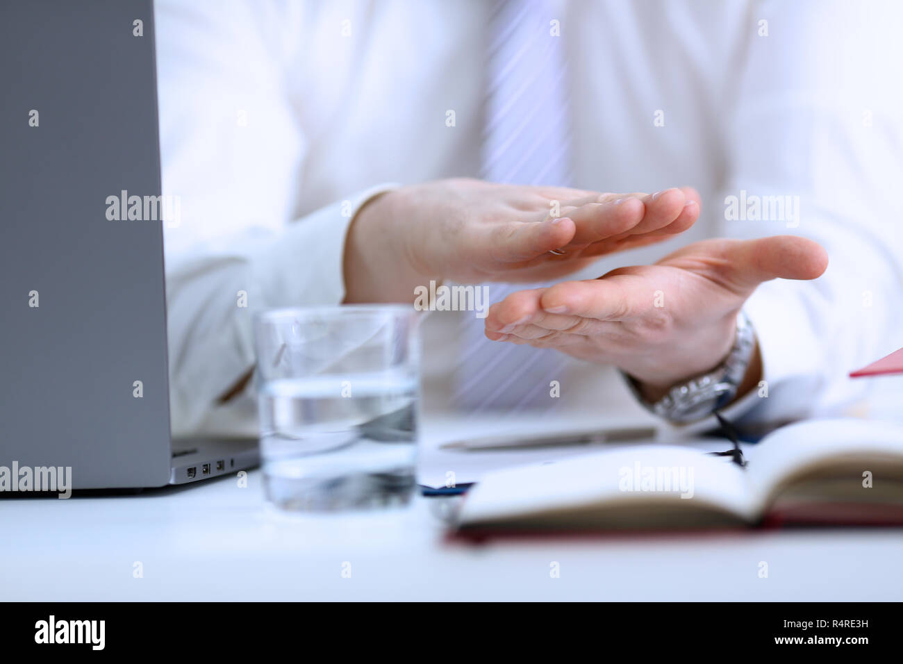 Clap arms hi-res stock photography and images - Alamy
