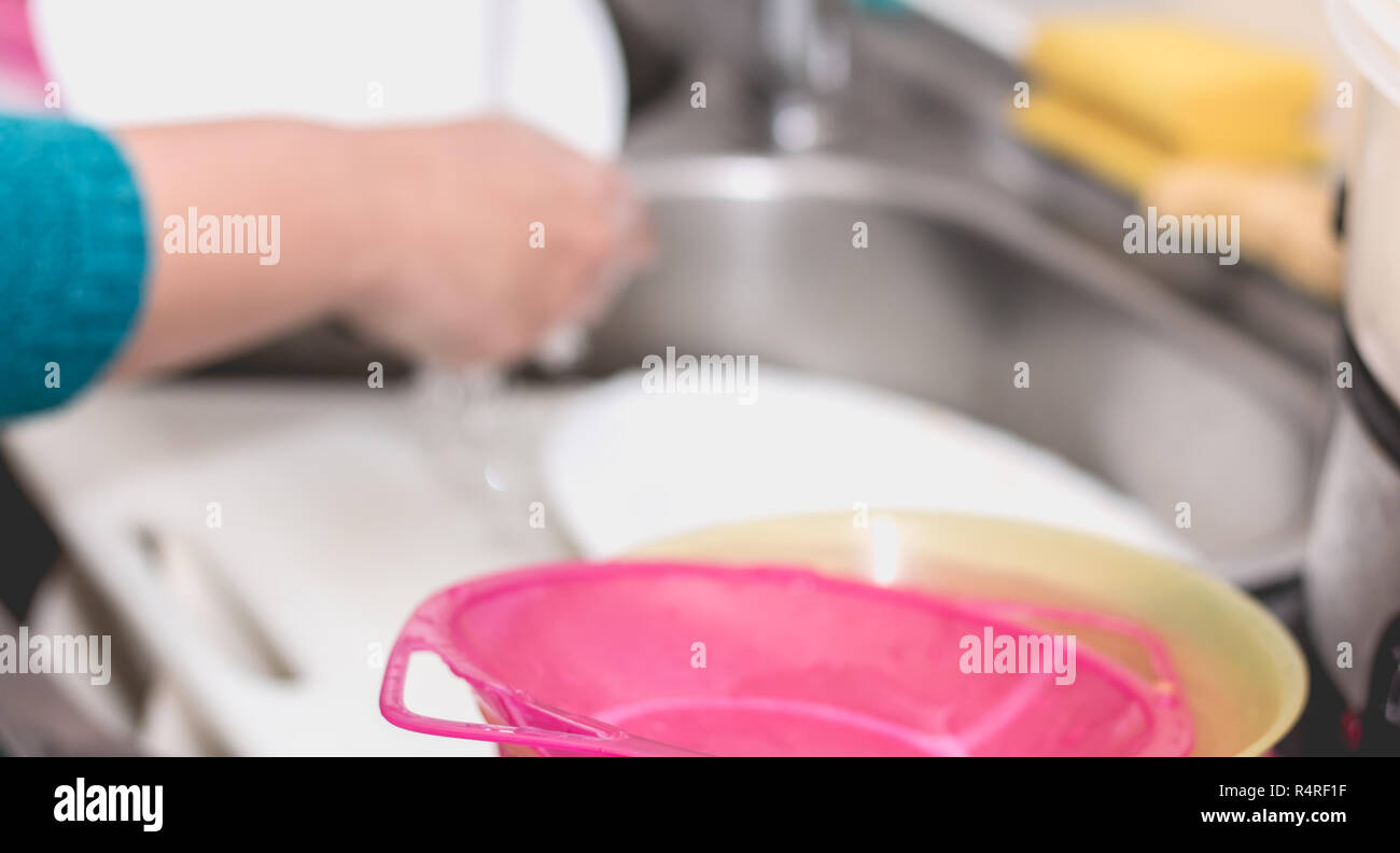 Woman dishwasher knife hi-res stock photography and images - Alamy