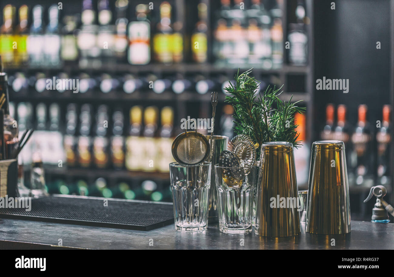 Classic bar counter Stock Photo - Alamy
