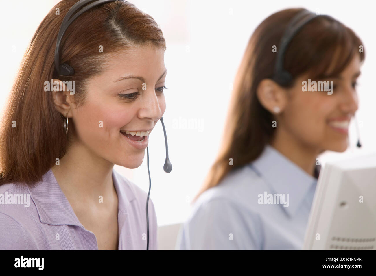 Two humans talking profile head hi-res stock photography and images - Alamy