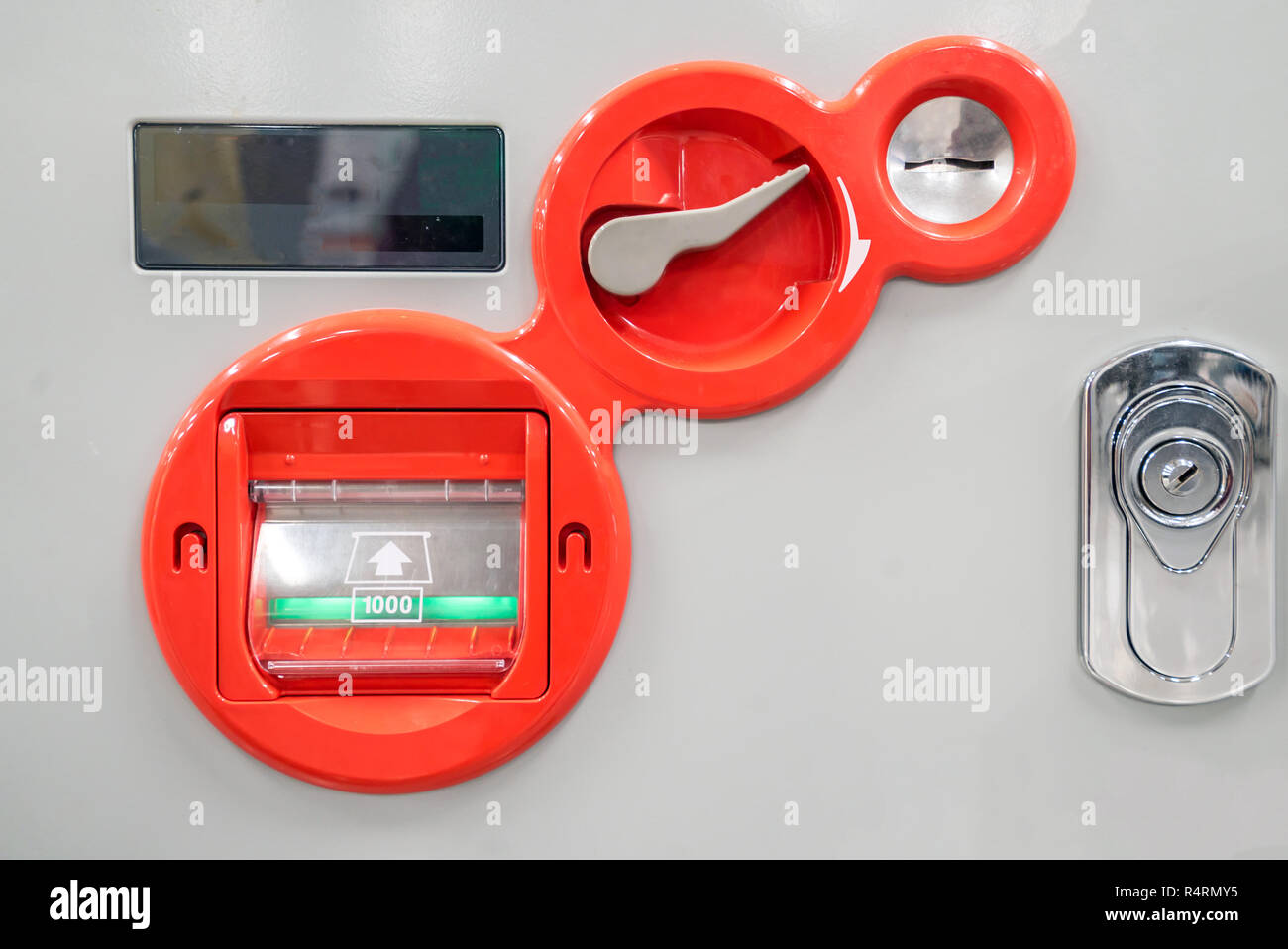 Vending machine coin banknote hi-res stock photography and images - Alamy