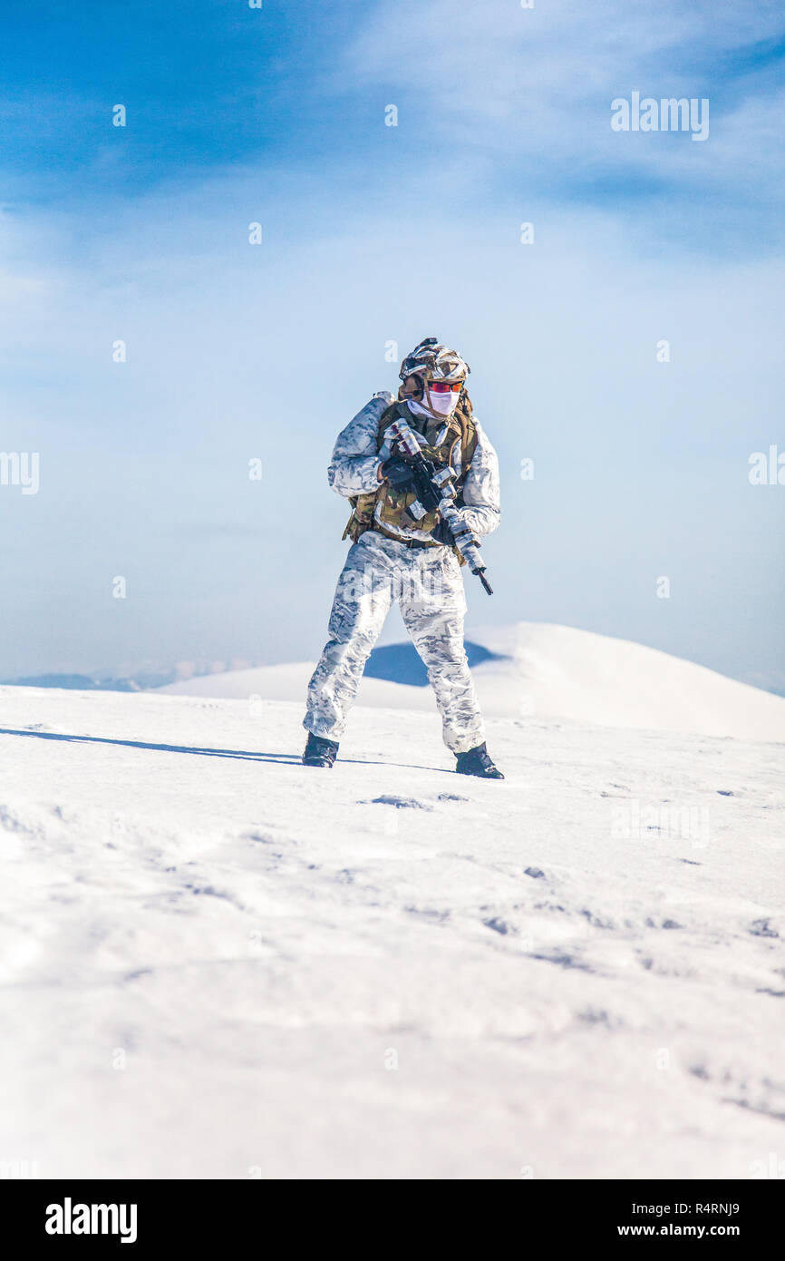 Army winter operations hi-res stock photography and images - Alamy