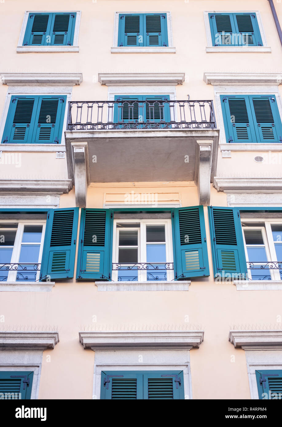 facade of Italian building Stock Photo - Alamy