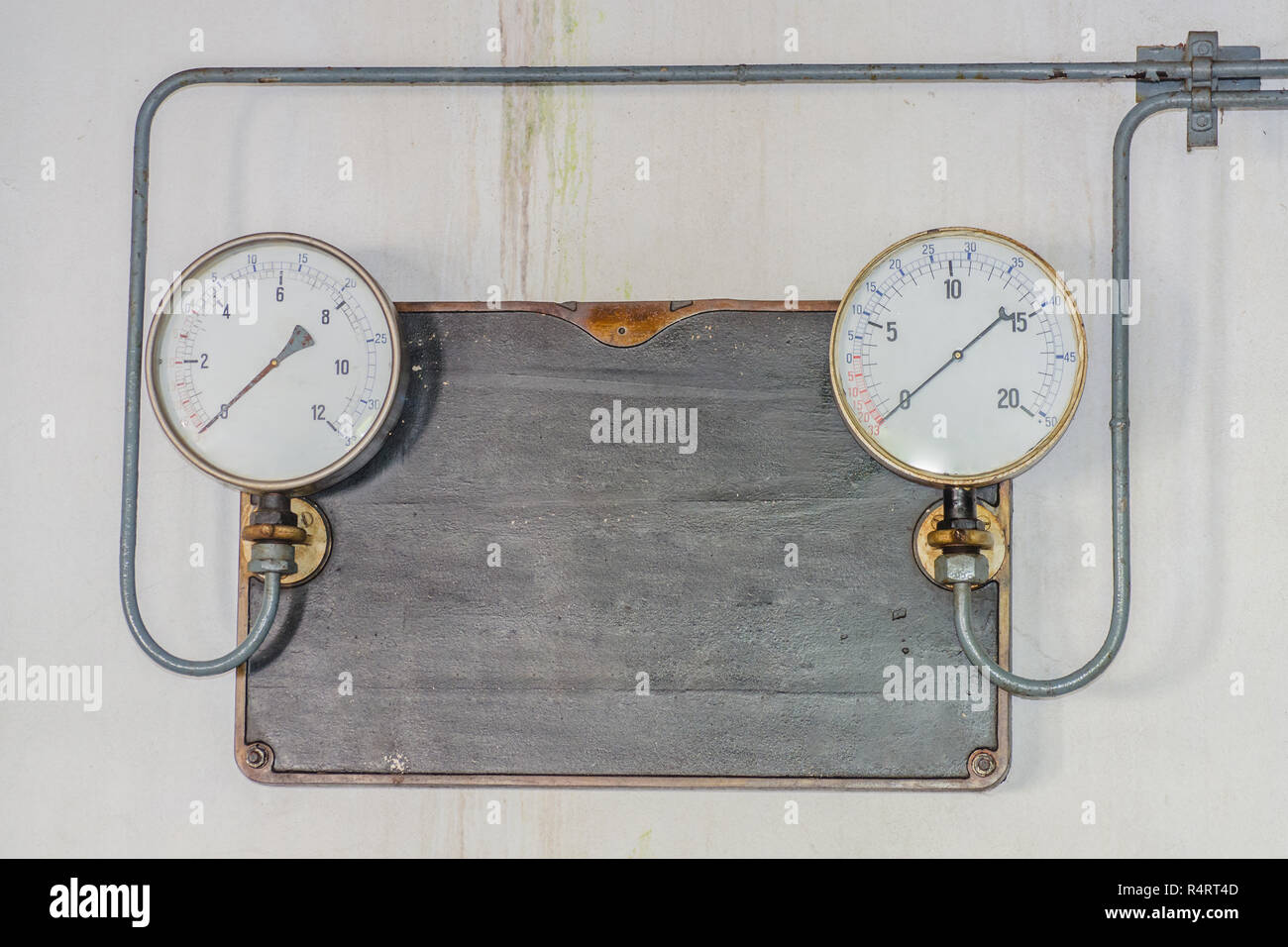 Two plate scale hi-res stock photography and images - Alamy
