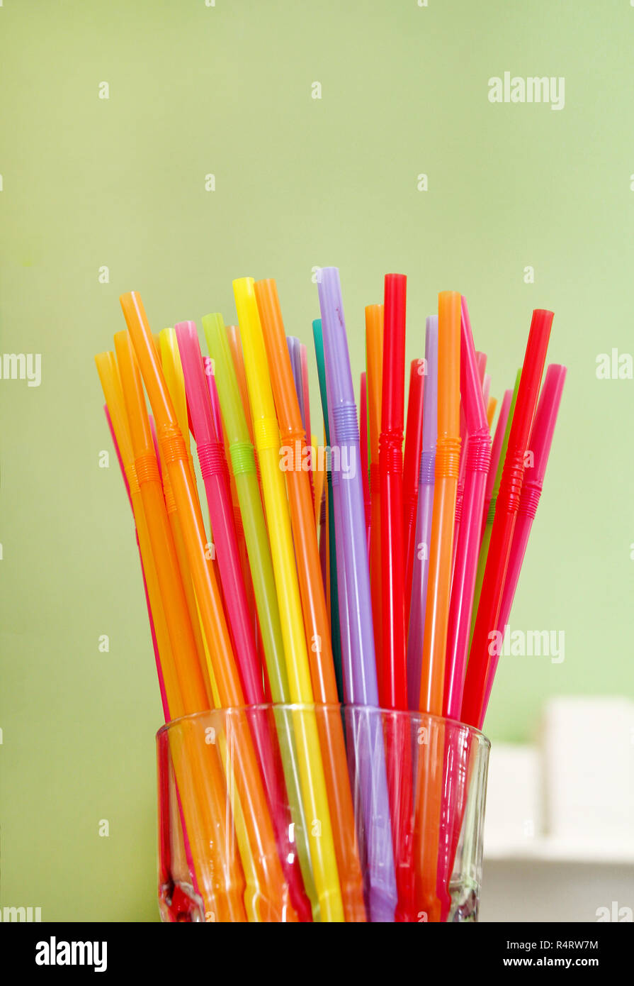 Colored straws hi-res stock photography and images - Alamy