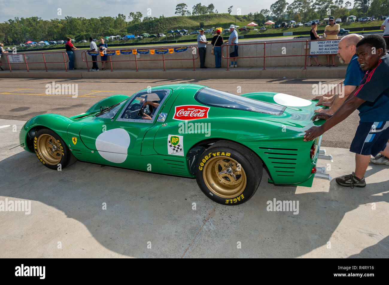 Classic and historic car racing meet held at the Zwartkops racetrack ...