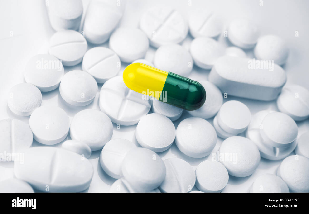Yellow white pill capsule hi-res stock photography and images - Alamy