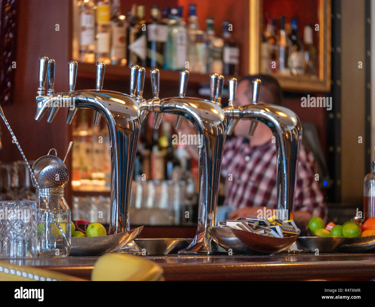 Beer tap bar counter hi-res stock photography and images - Alamy