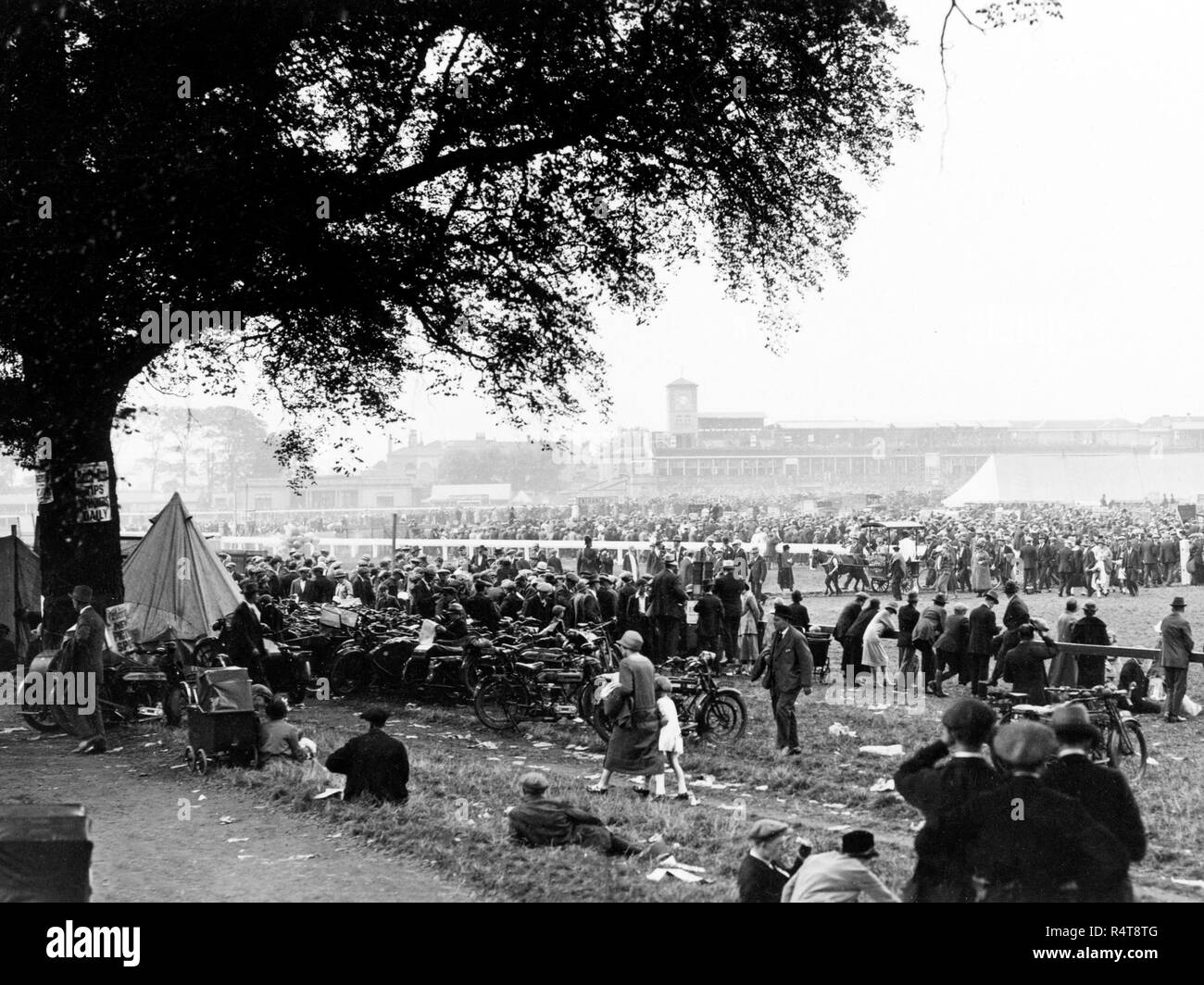 Doncaster racecourse hi-res stock photography and images - Alamy