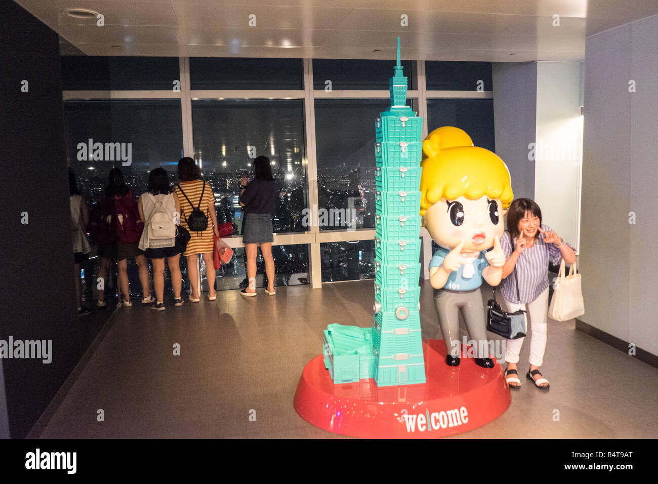 Night,view,from,top,of,observatory,tower,at,Taipei 101 Tower,Taipei ...