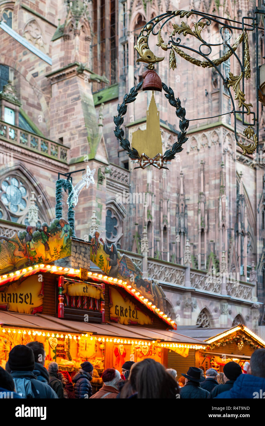 Advent wreath church hi-res stock photography and images - Alamy