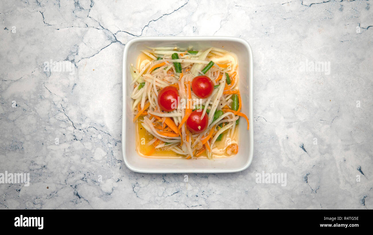 Oriental food, som tum thai Stock Photo - Alamy