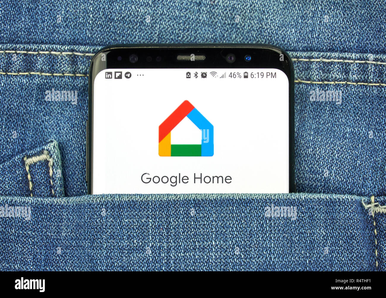 Google home screen hi-res stock photography and images - Alamy