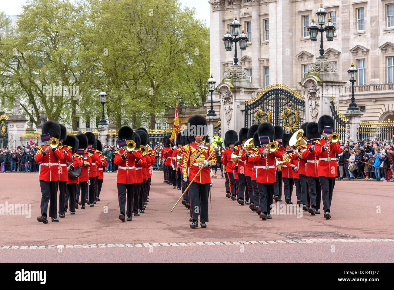 England royal guard british army uniform hi-res stock photography and ...