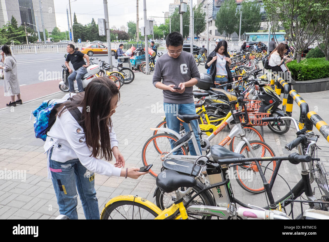 Using,mobile phone,app,to,access,dockless,bike,share,sharing,cycling ...