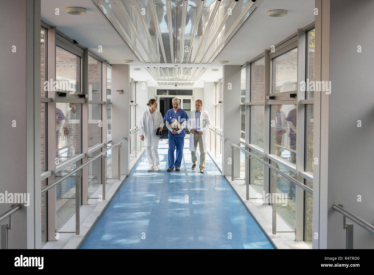 Doctors making rounds hospital hi-res stock photography and images - Alamy