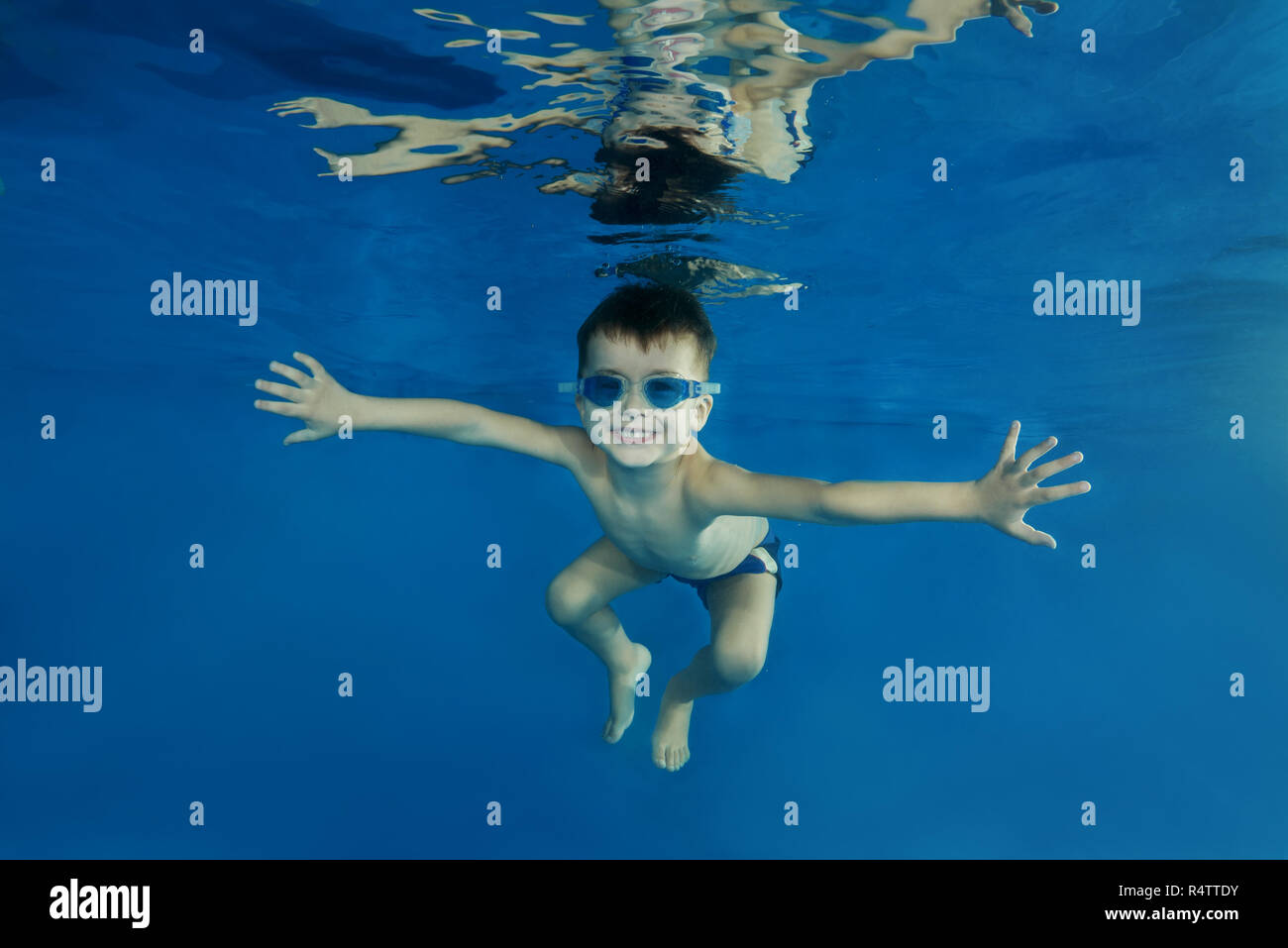 Boy dives hi-res stock photography and images - Alamy