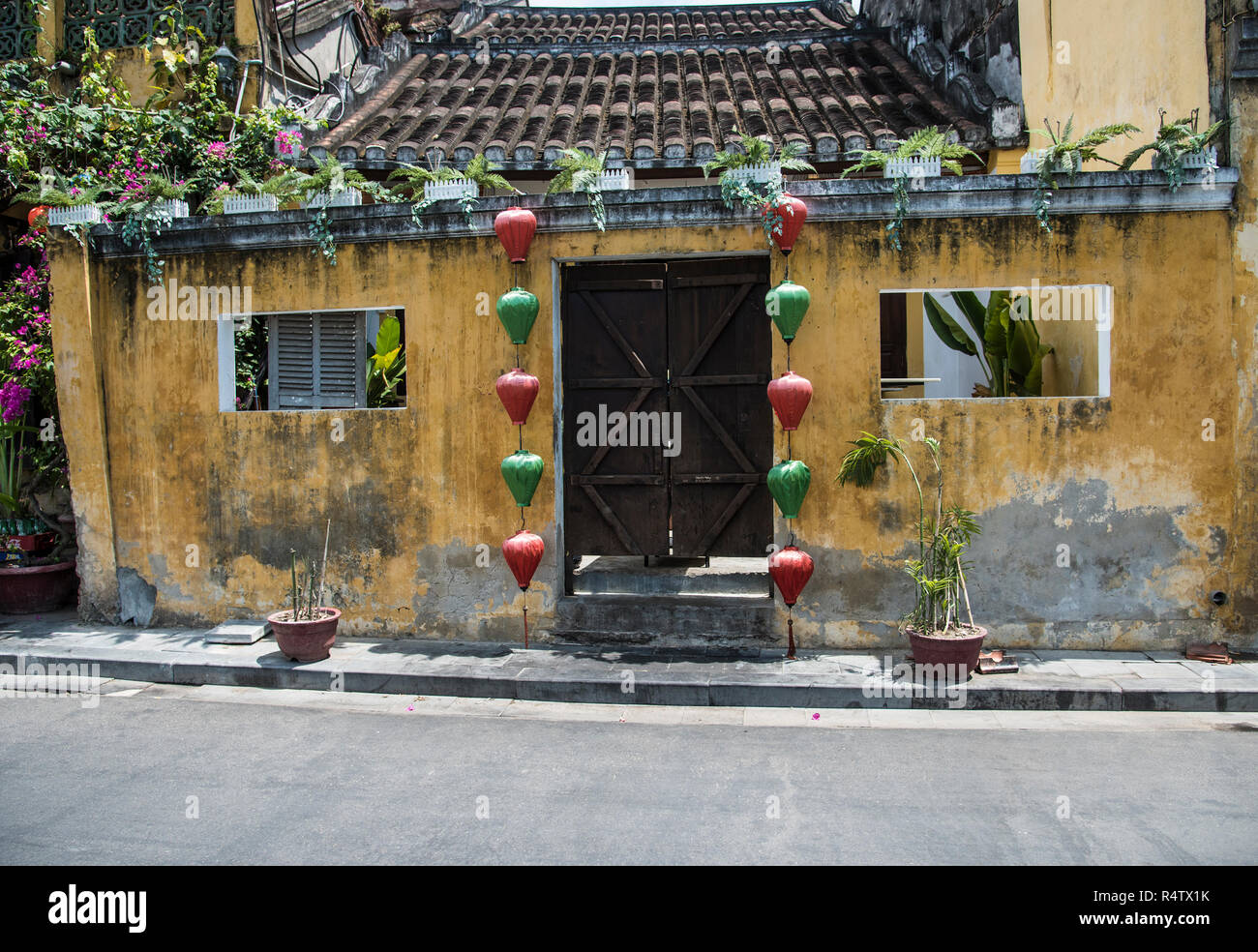 Traditional vietnamese roof tiles hi-res stock photography and images ...