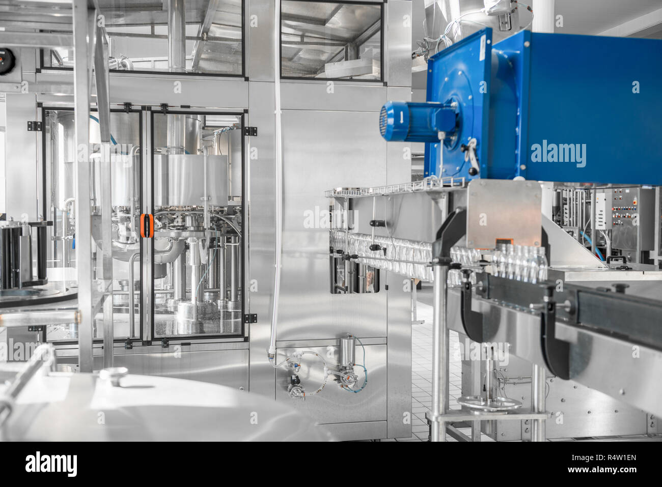 Empty water bottle conveyor belt hi-res stock photography and images ...