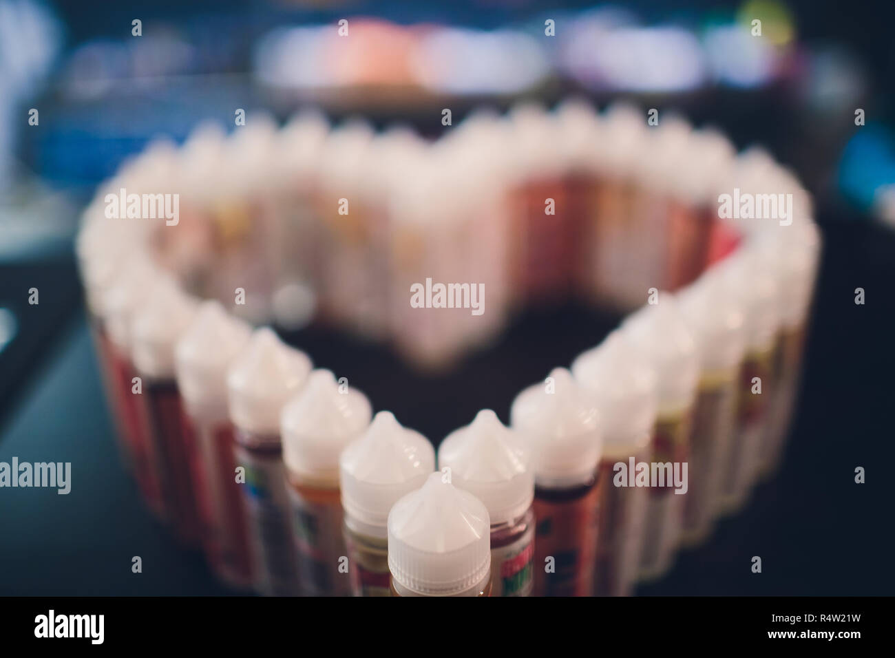 Vaping device vaporizer container e liquid hi-res stock photography and ...