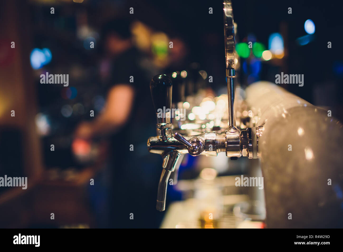 Root beer pouring hi-res stock photography and images - Alamy