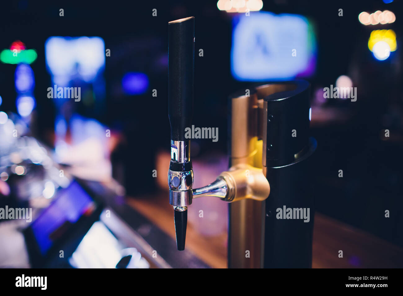 Root beer pouring hi-res stock photography and images - Alamy