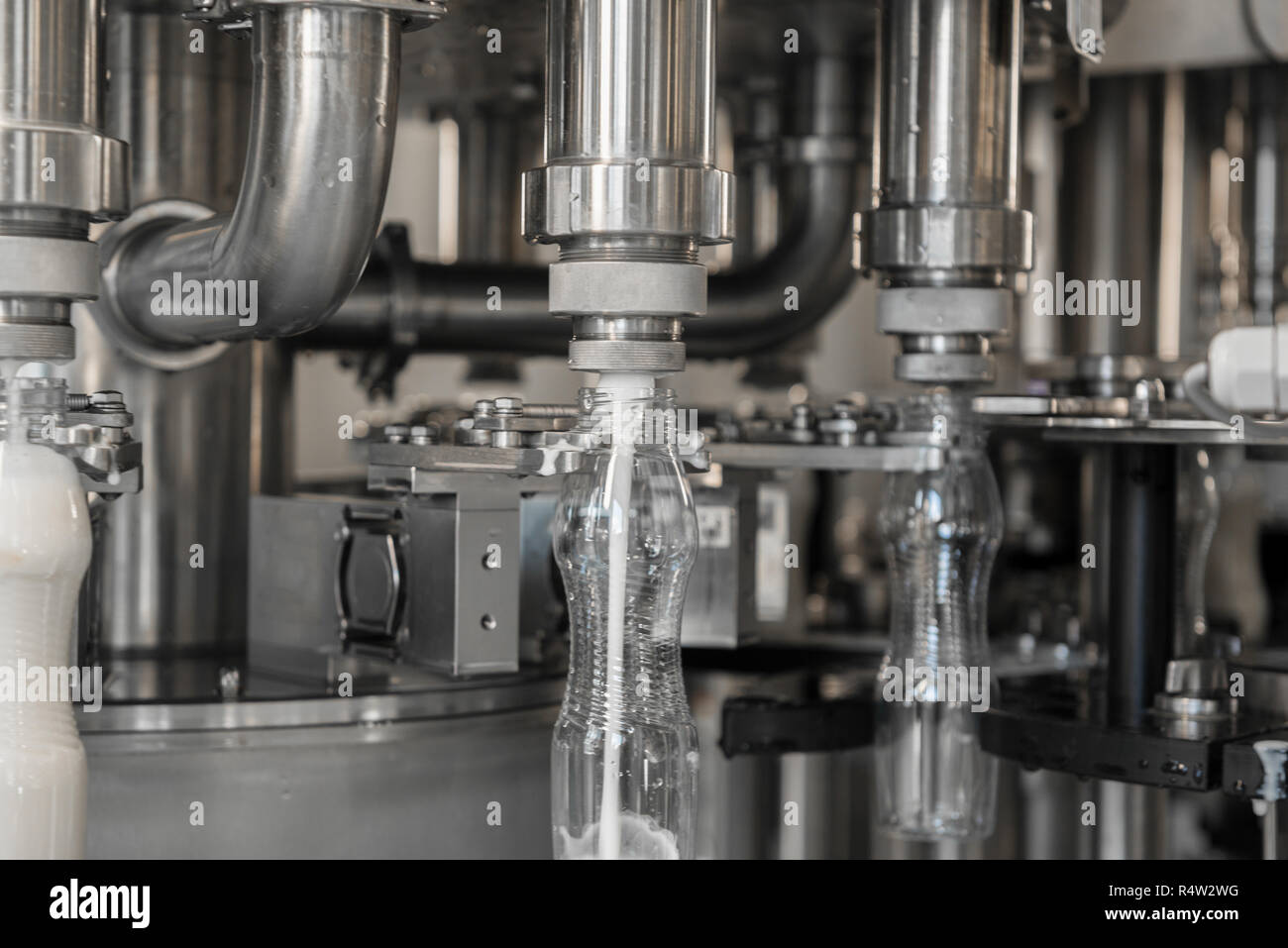 Filling bottles with milk hi-res stock photography and images - Alamy