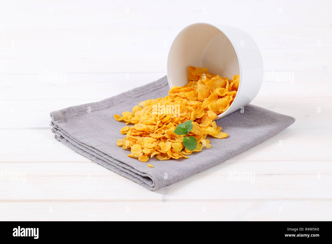 pile of corn flakes Stock Photo - Alamy