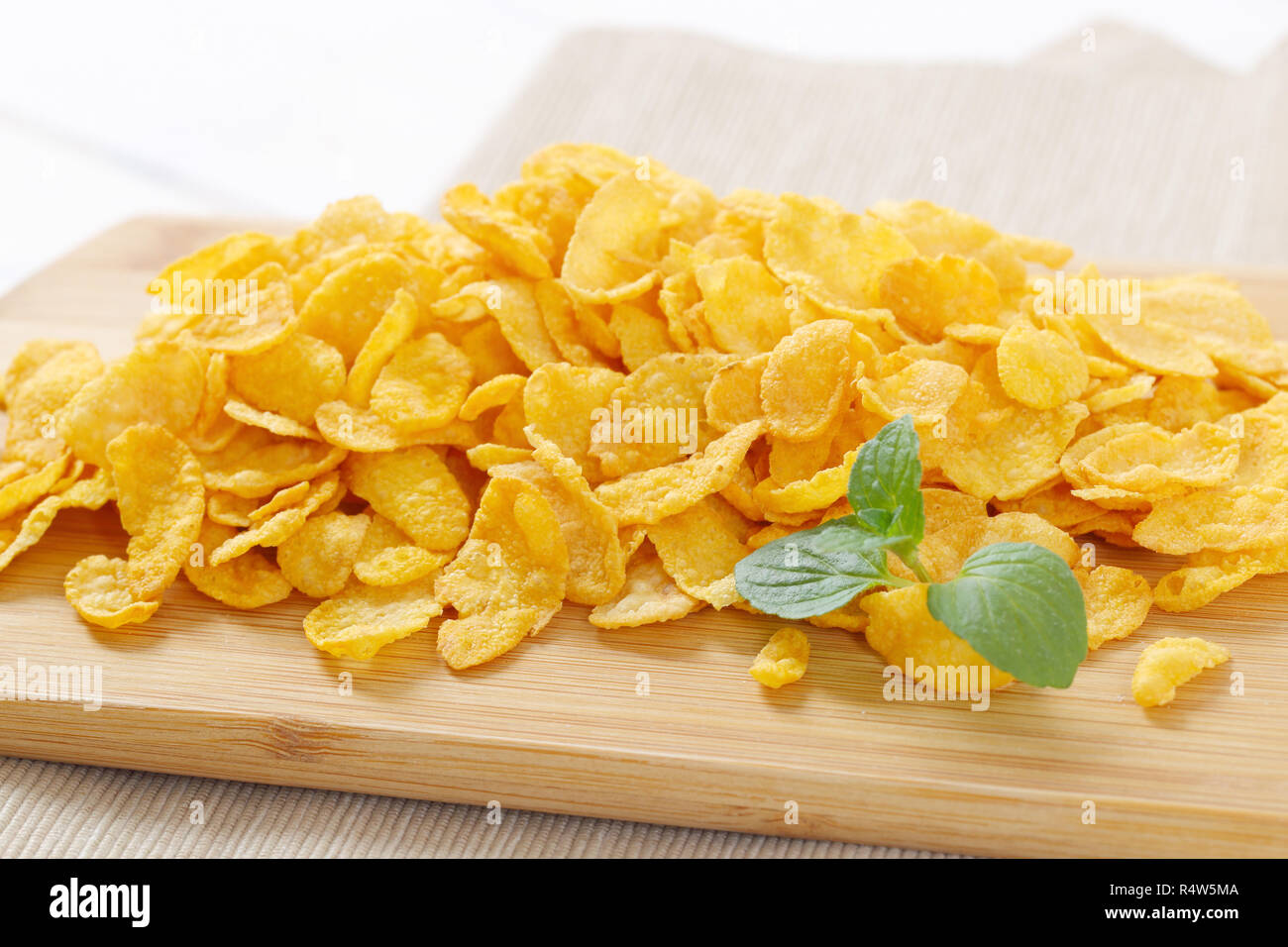 pile of corn flakes Stock Photo - Alamy