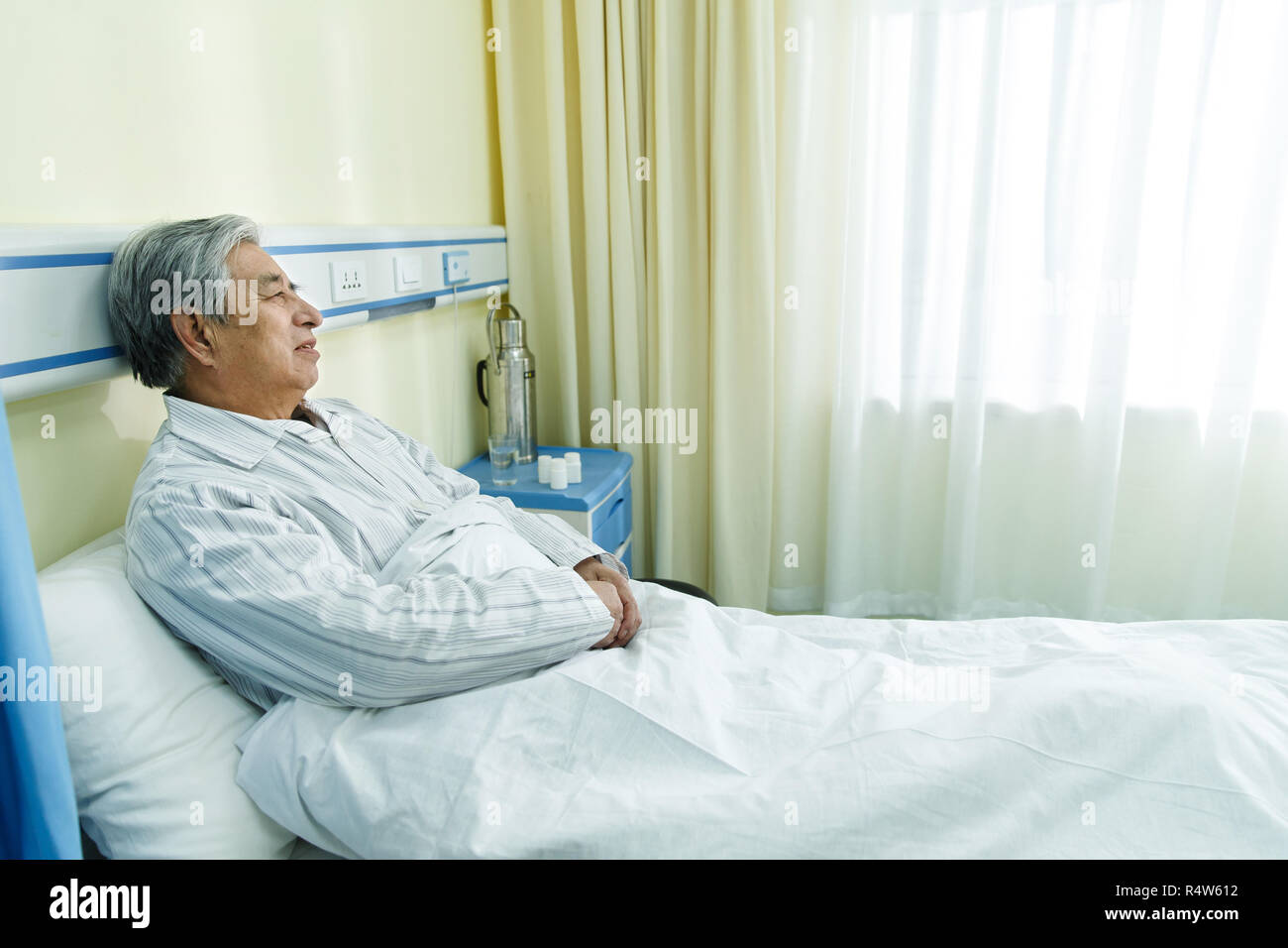 The sick old man in the ward Stock Photo - Alamy