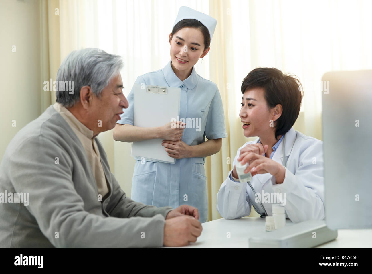 Medical workers and patients in the doctor's office Stock Photo - Alamy