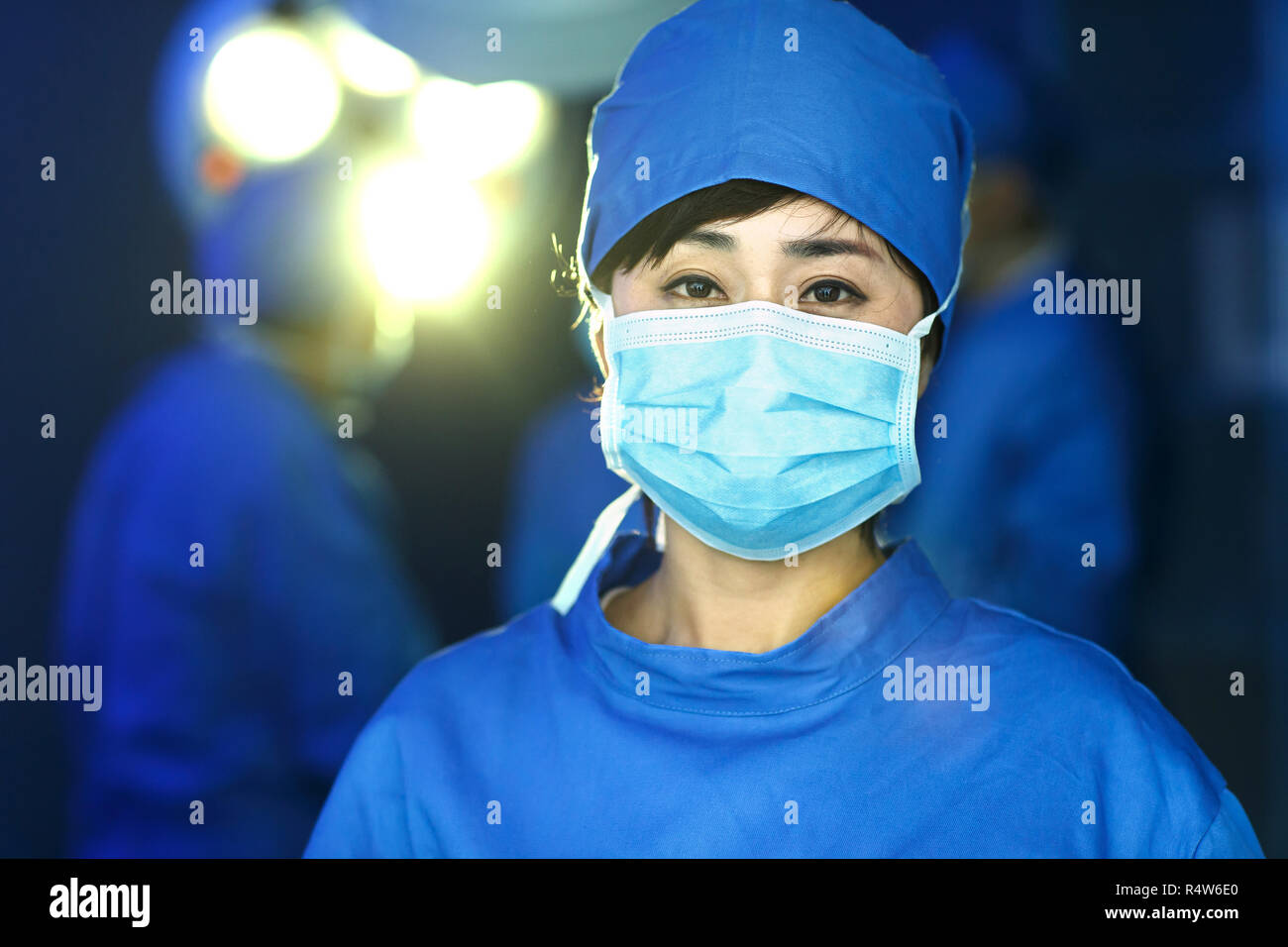 Medical workers in the operating room Stock Photo - Alamy