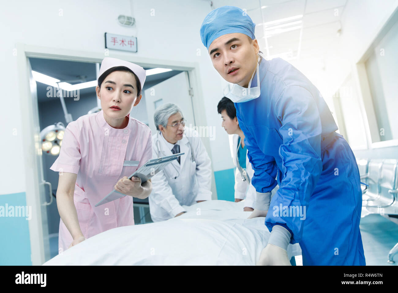 Medical workers to rescue patients Stock Photo - Alamy