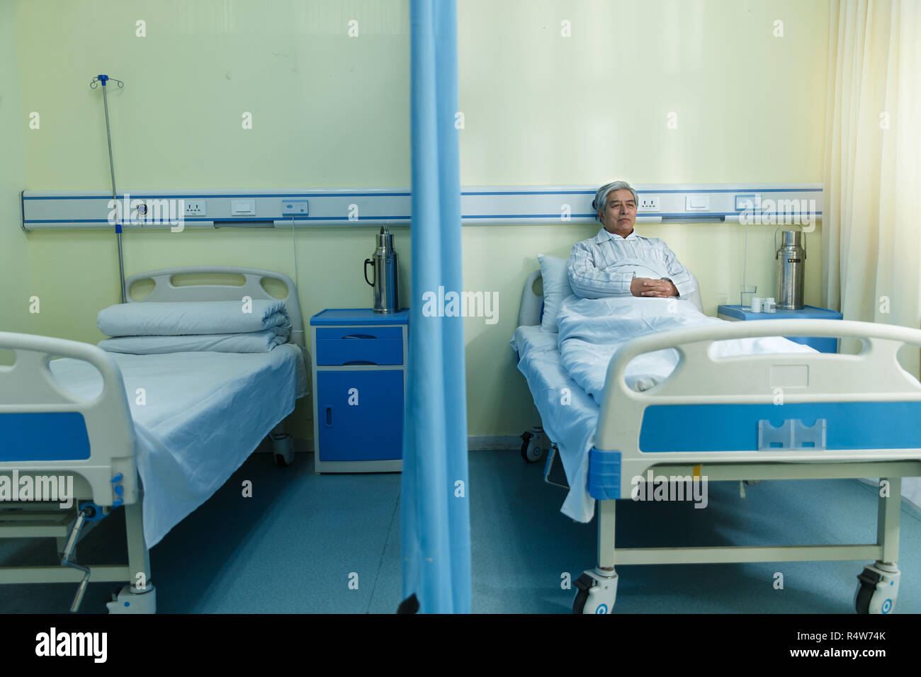 The sick old man in the ward Stock Photo - Alamy