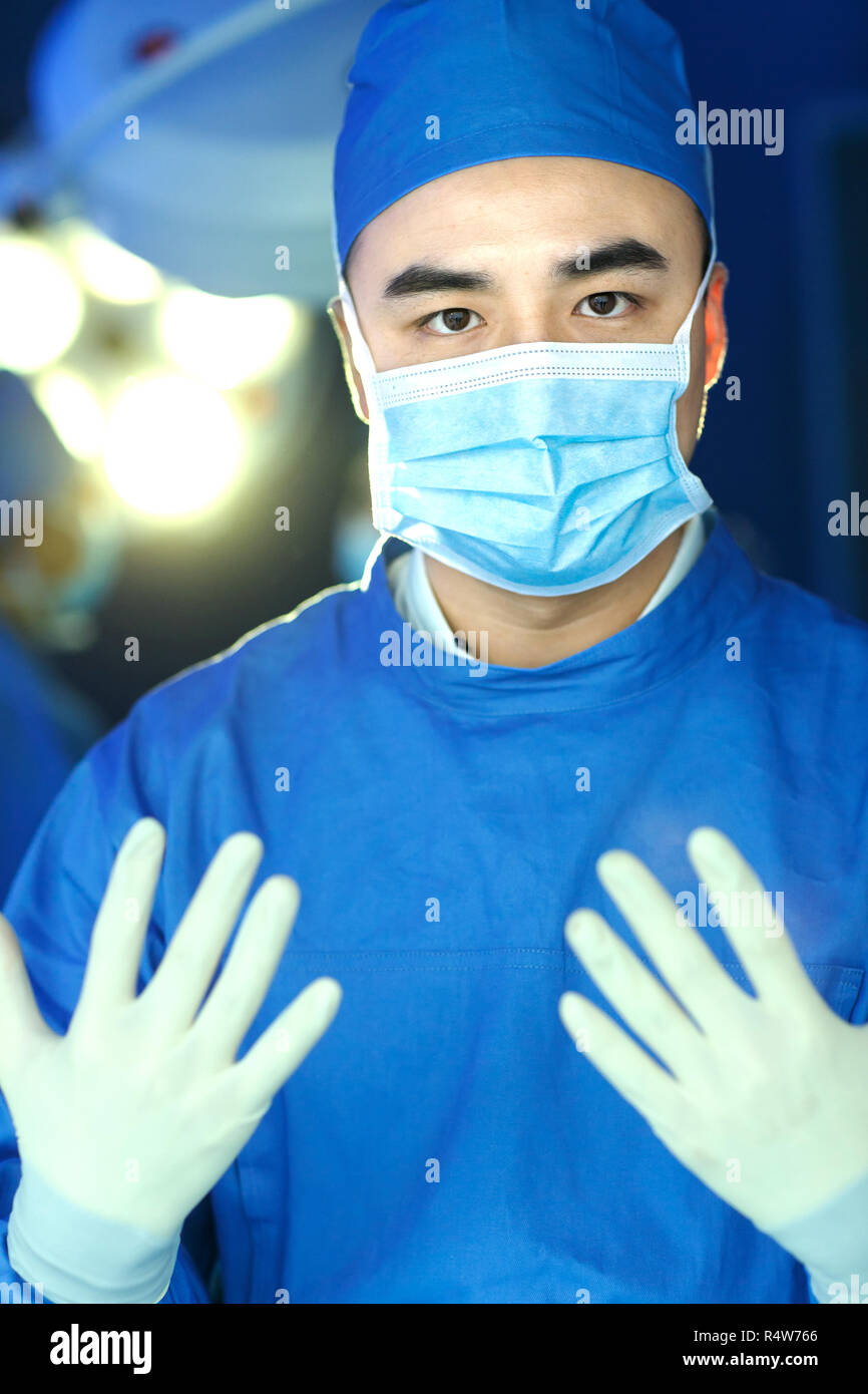 Medical workers in the operating room Stock Photo - Alamy