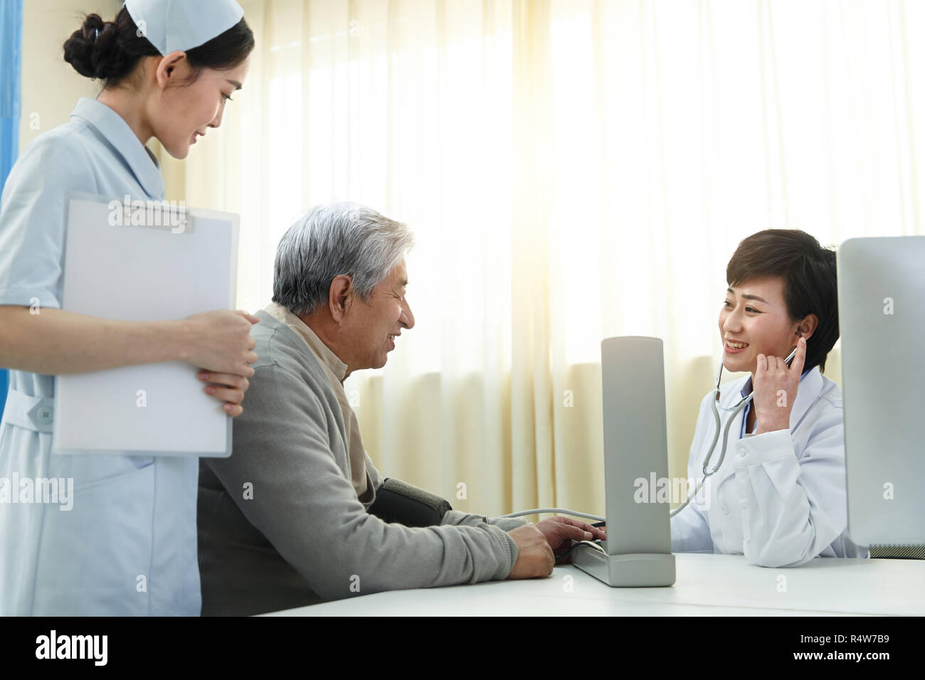 Medical workers and patients in the doctor's office Stock Photo - Alamy