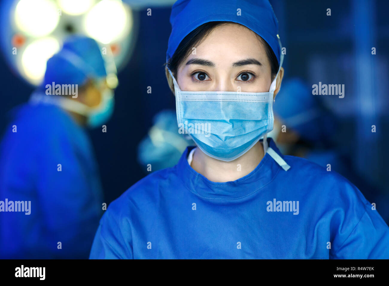 Medical workers in the operating room Stock Photo - Alamy