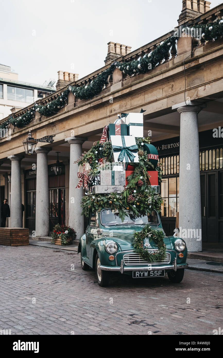 Covent garden christmas car hi-res stock photography and images - Alamy