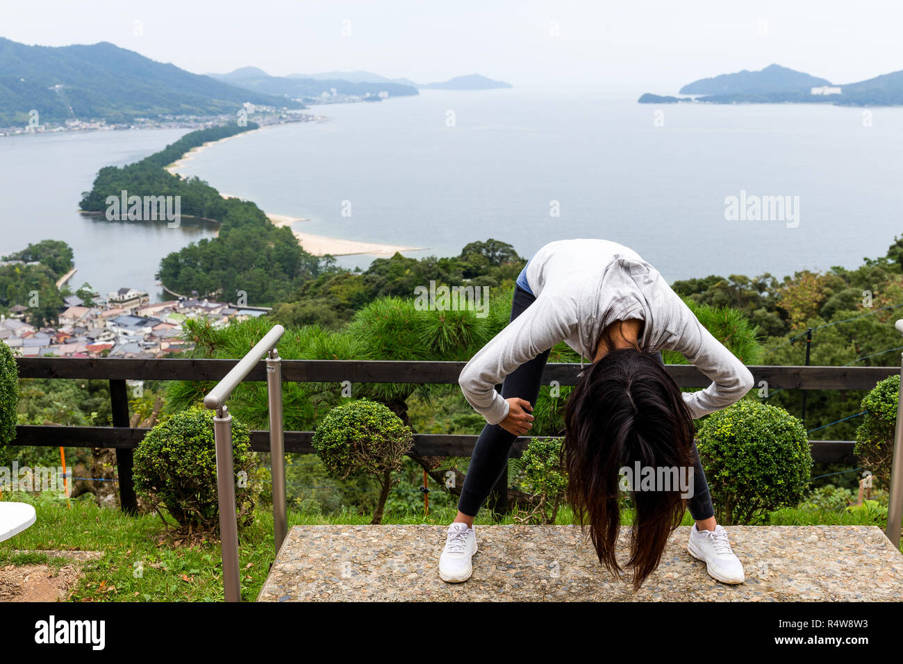 Japan landmark viewing looking visit hi-res stock photography and ...