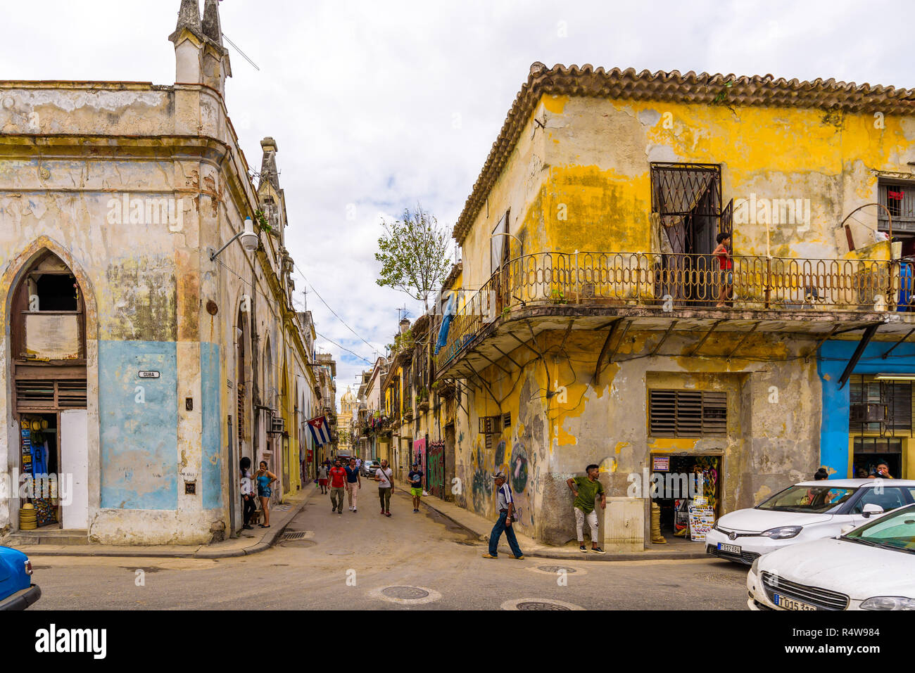 Crumbling colonial architecture hi-res stock photography and images - Alamy