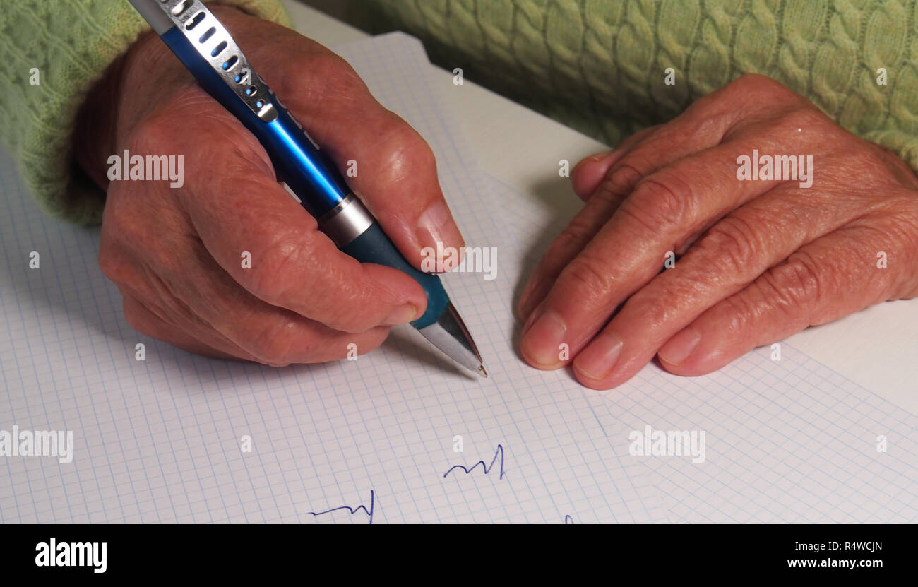 Elderly writing letter hi-res stock photography and images - Alamy