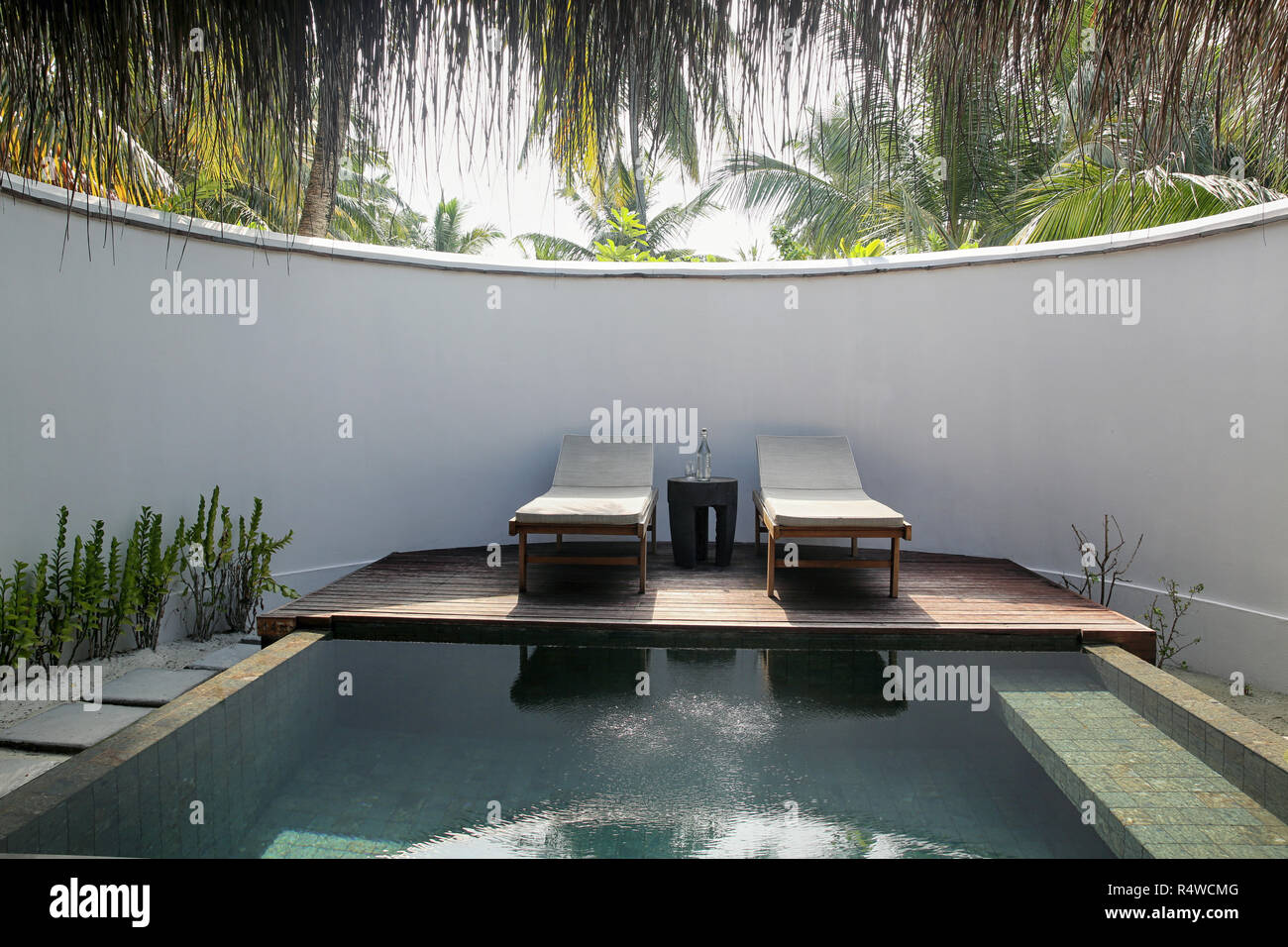 The maldives swimming pool Stock Photo - Alamy