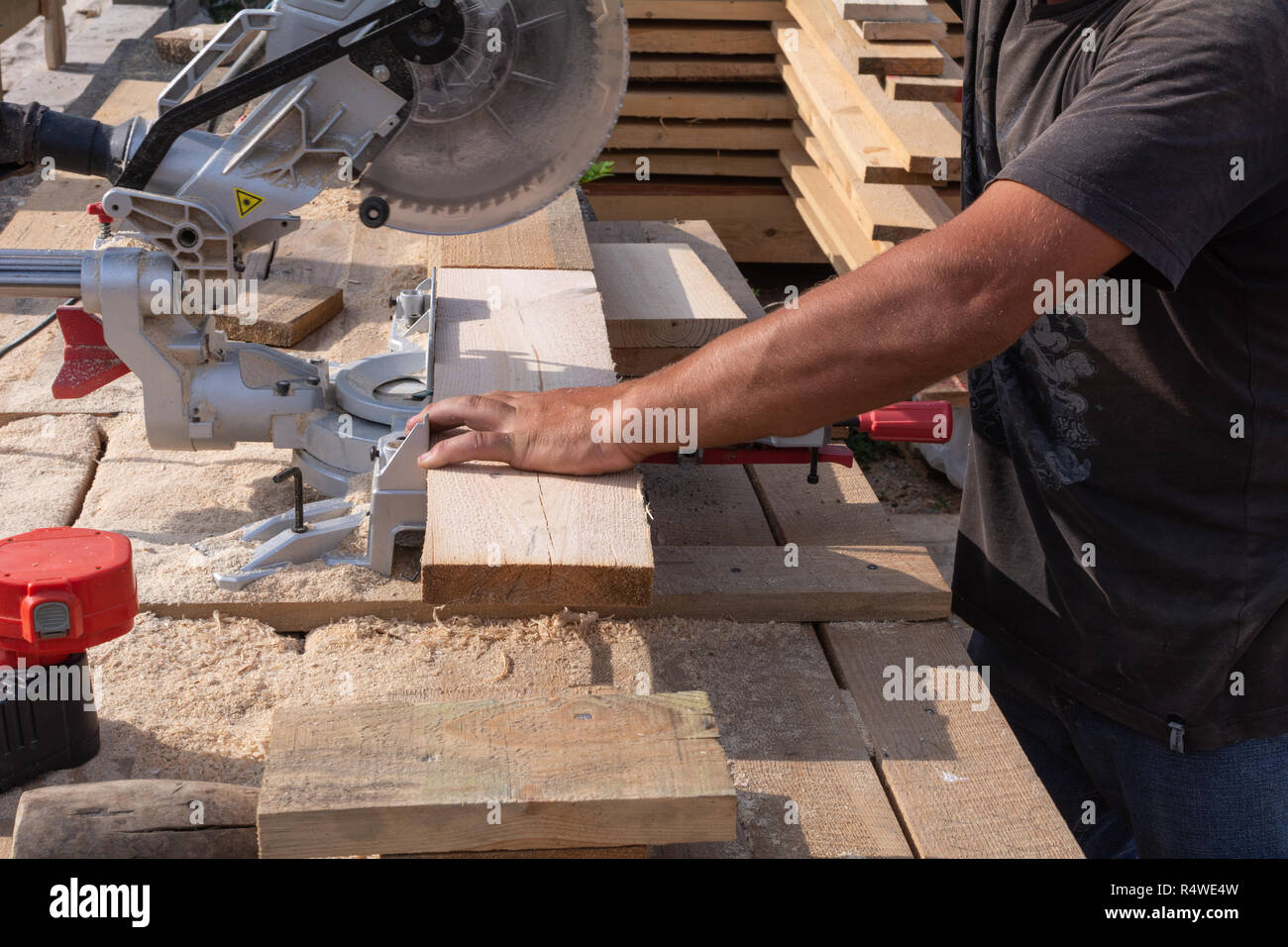 Saw wooden plank circular saw hi-res stock photography and images - Alamy