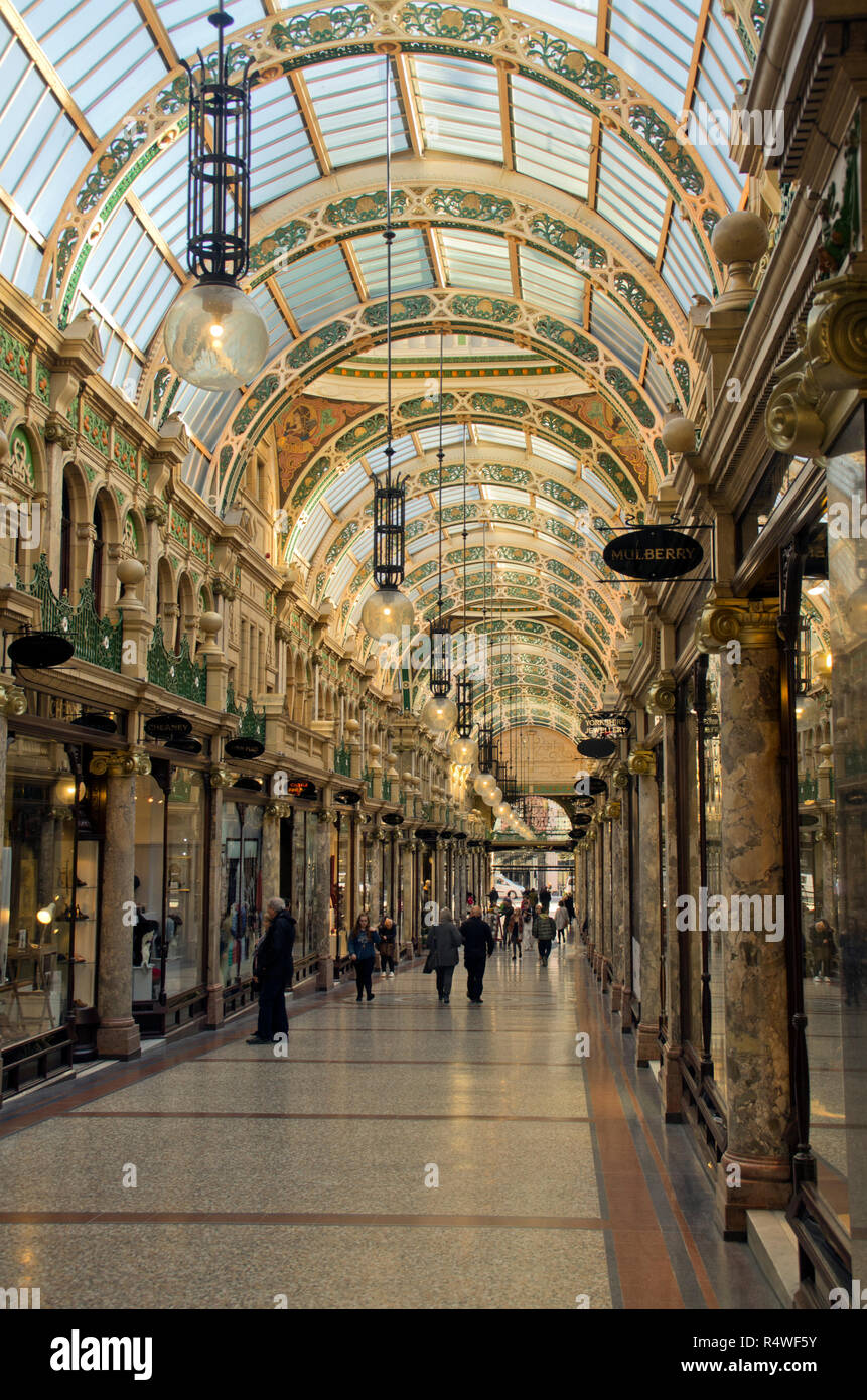 Leeds arcade hi-res stock photography and images - Alamy