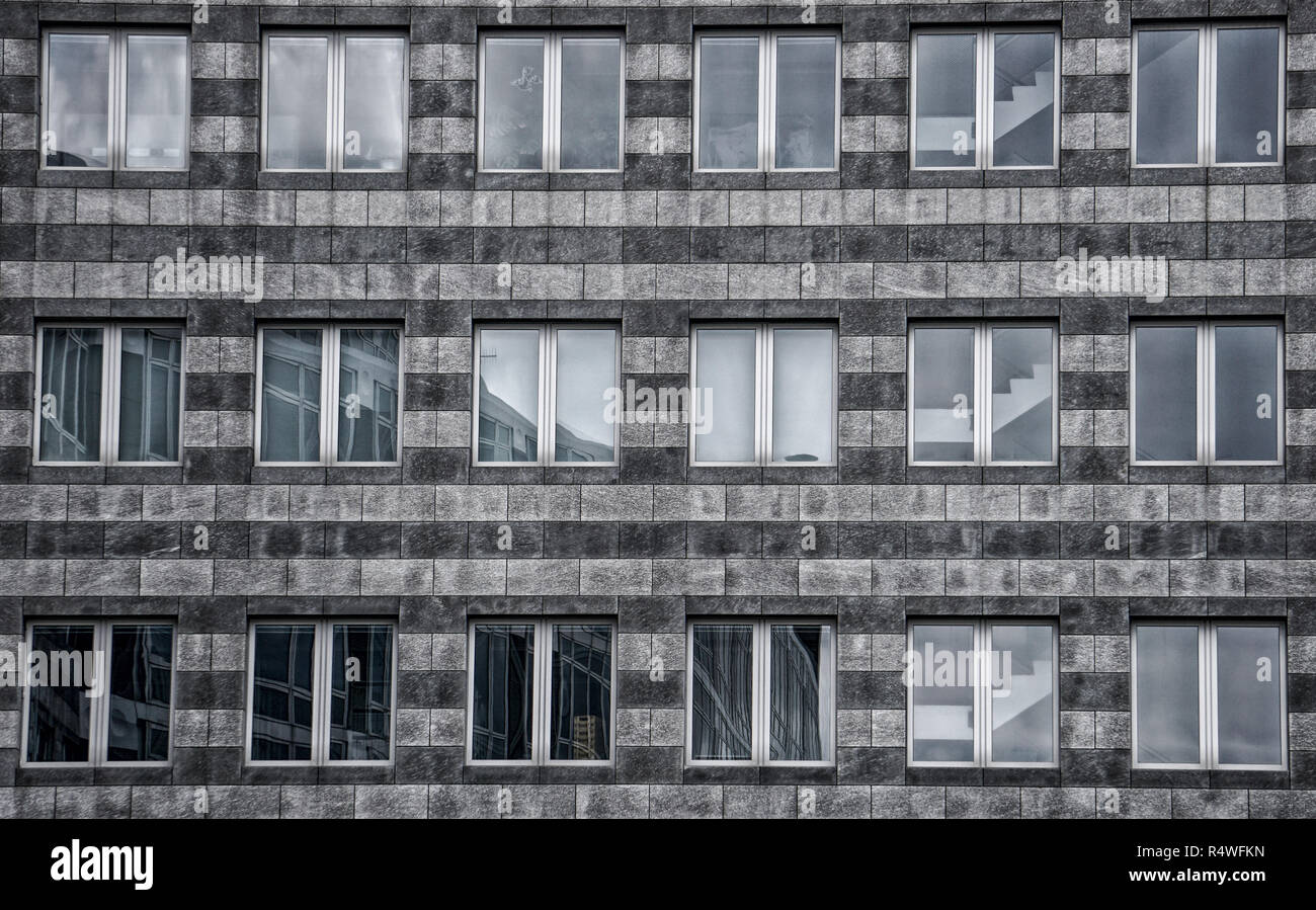 Symmetry urban hi-res stock photography and images - Alamy